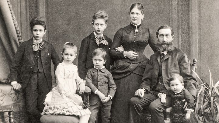 The Power of Old Family Photographs! - Are You My Cousin?